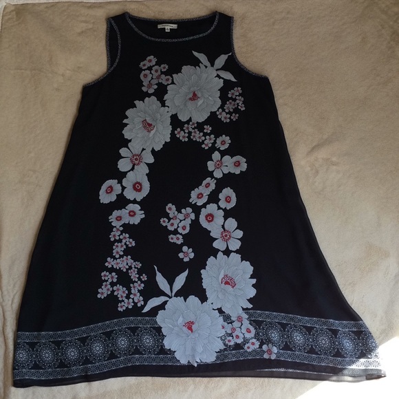 Max Studio | Dresses | Max Studio Black White And Red Floral Dress ...